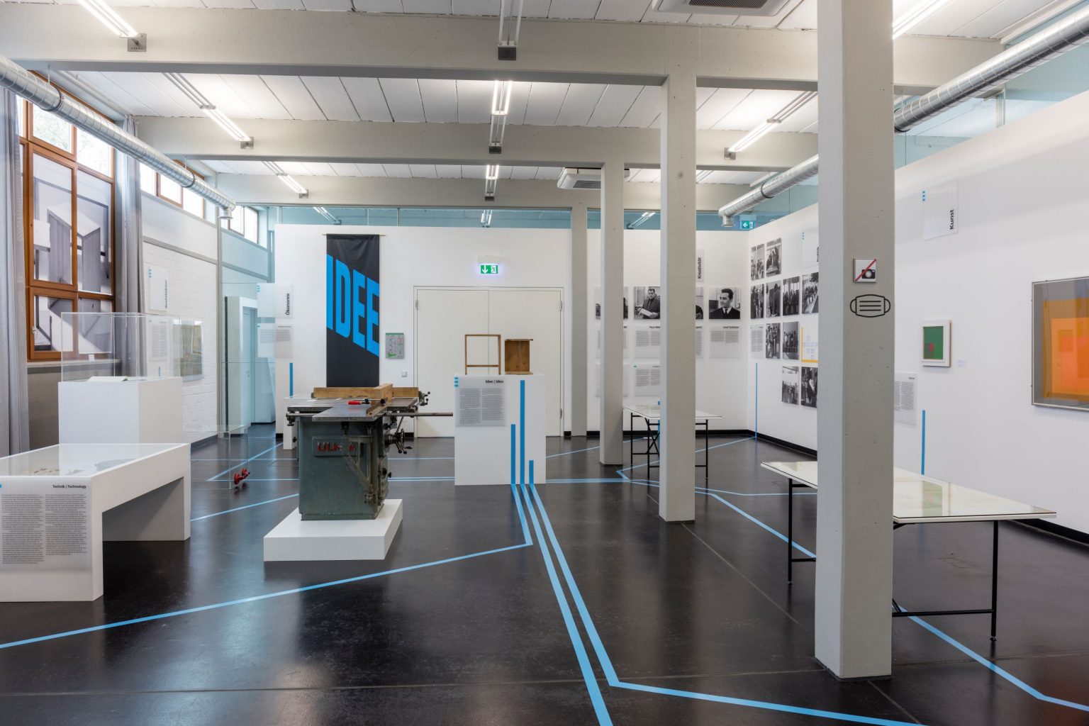 AUSSTELLUNGSFOLDER ULMER HOCKER HFG-ARCHIV 498,13 kB | pdf